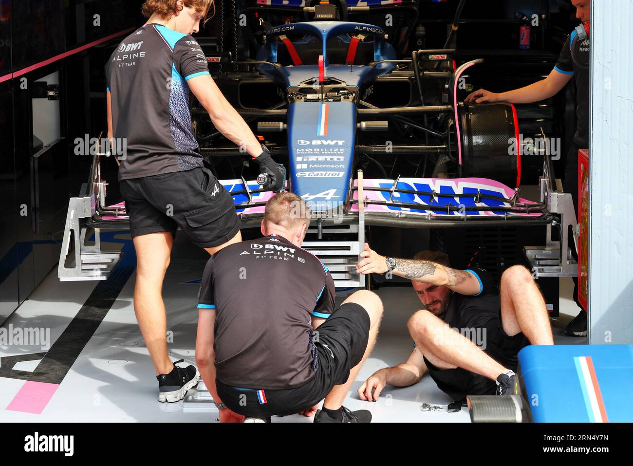 Alpine f1 mechanics hi-res stock photography and images - Alamy