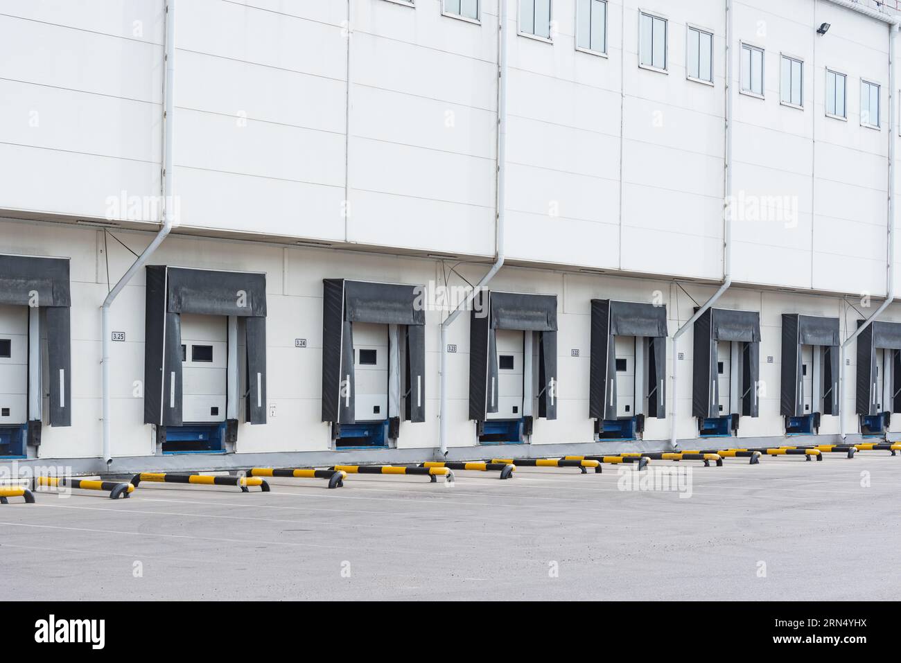 Logistic warehouse gates hi-res stock photography and images - Alamy