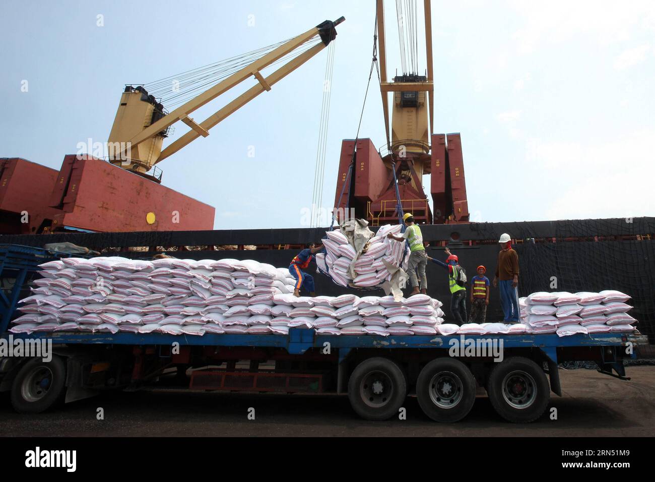 Niño vietnam hi-res stock photography and images - Alamy