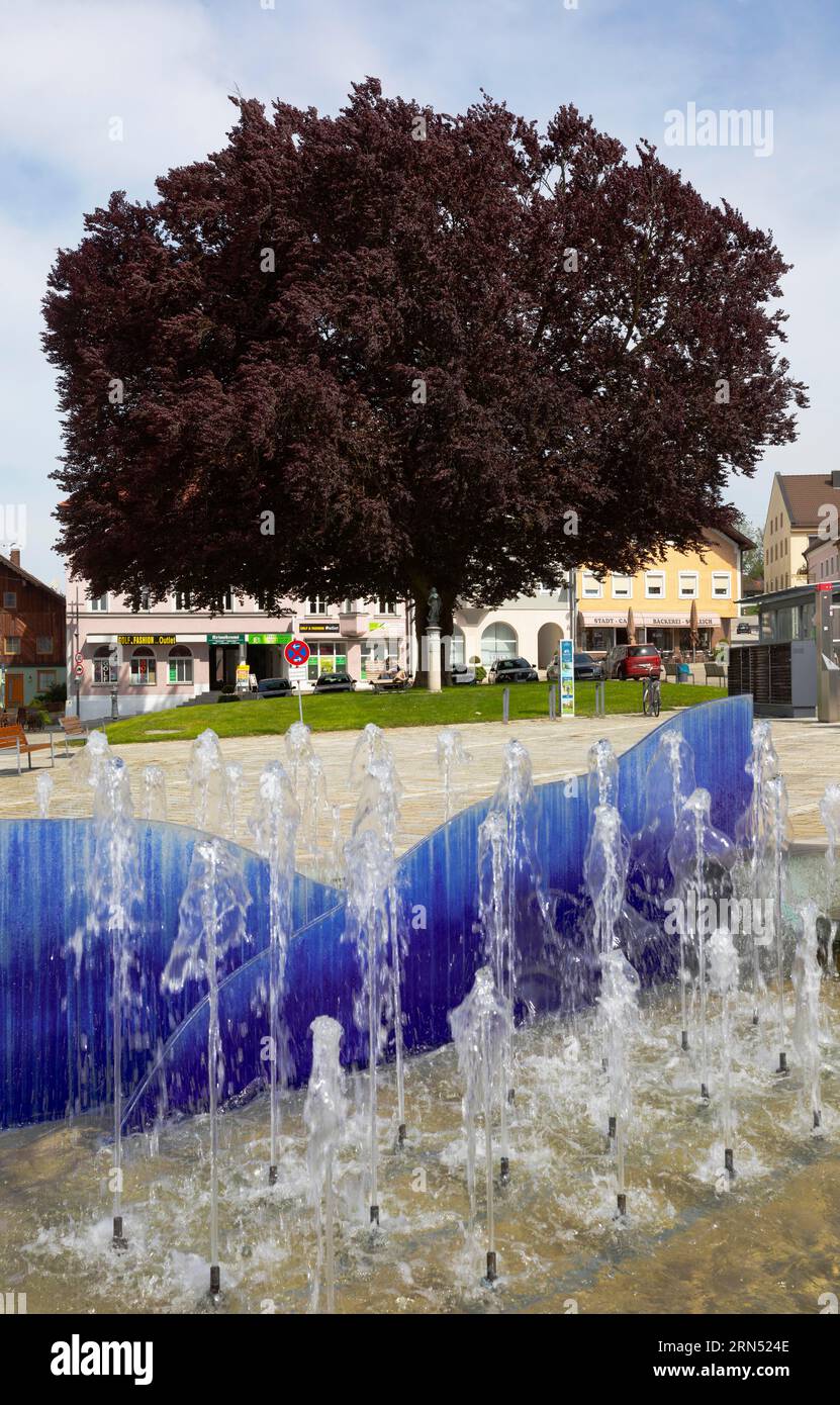 Town square with fountain, Bad Griesbach im Rottal, Lower Bavarian spa ...