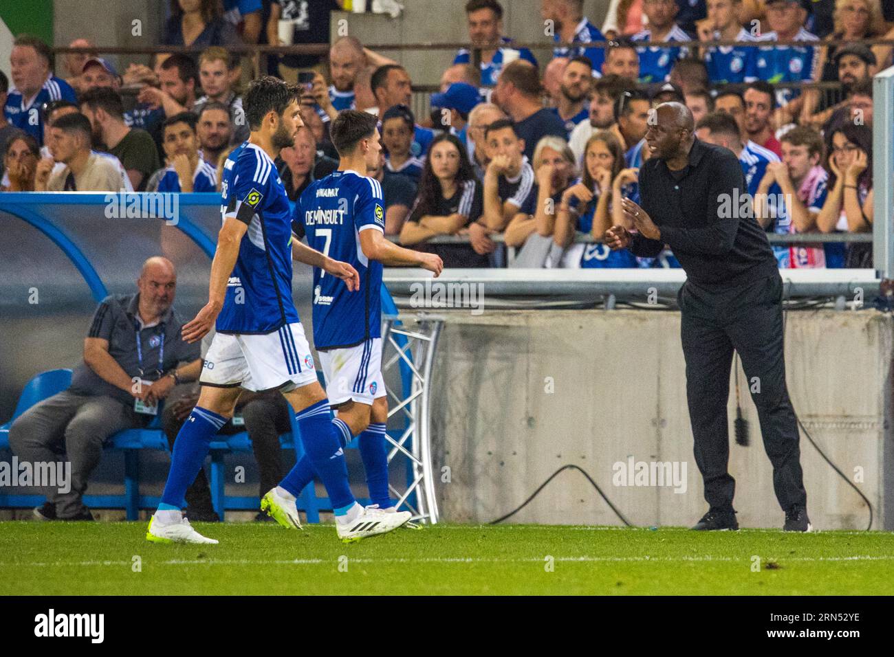 Coach Patrick VIEIRA (Racing Strasbourg) gives instructions to his ...