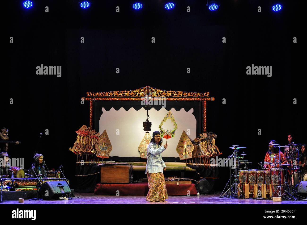 Wayang dance hi-res stock photography and images - Alamy