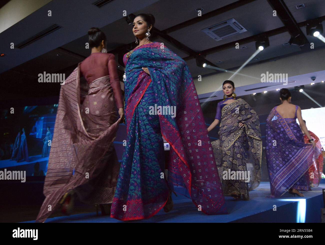 Jamdani sarees hi-res stock photography and images - Alamy