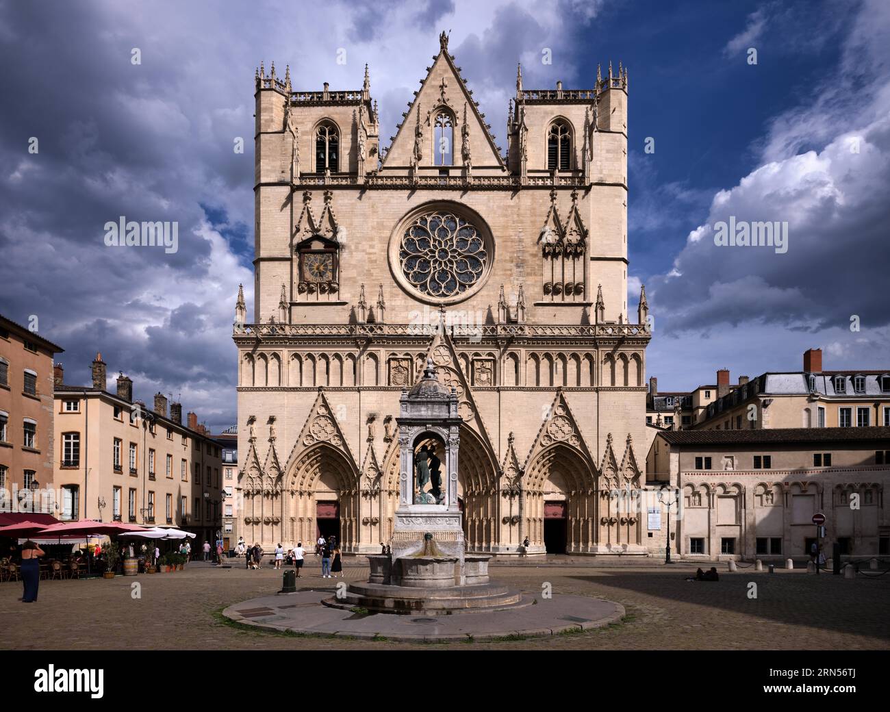 Lyon cathedral hi-res stock photography and images - Alamy