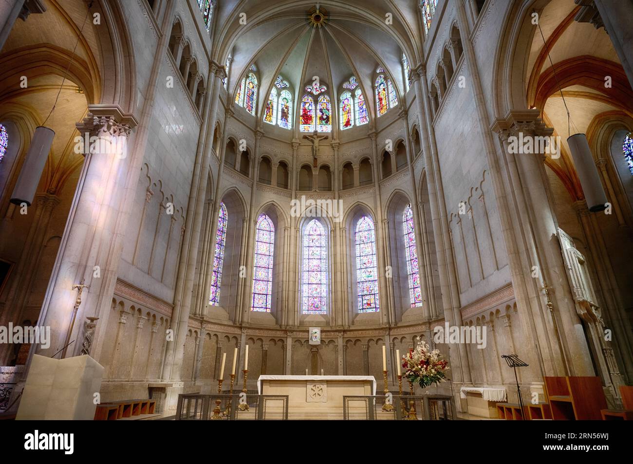 Interior view of Saint-Jean Cathedral, French official Eglise Saint ...