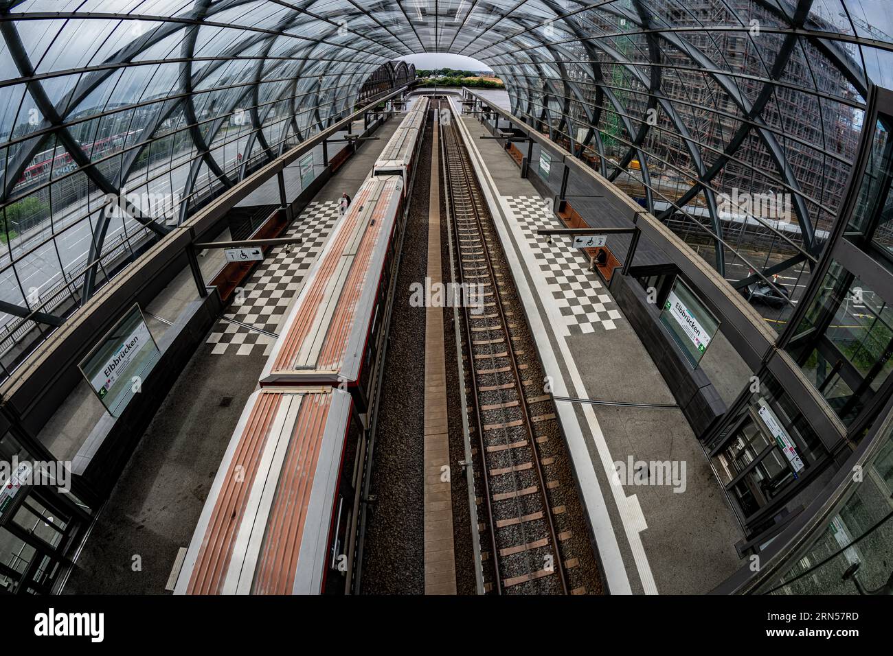 Hamburg altona station hi-res stock photography and images - Alamy