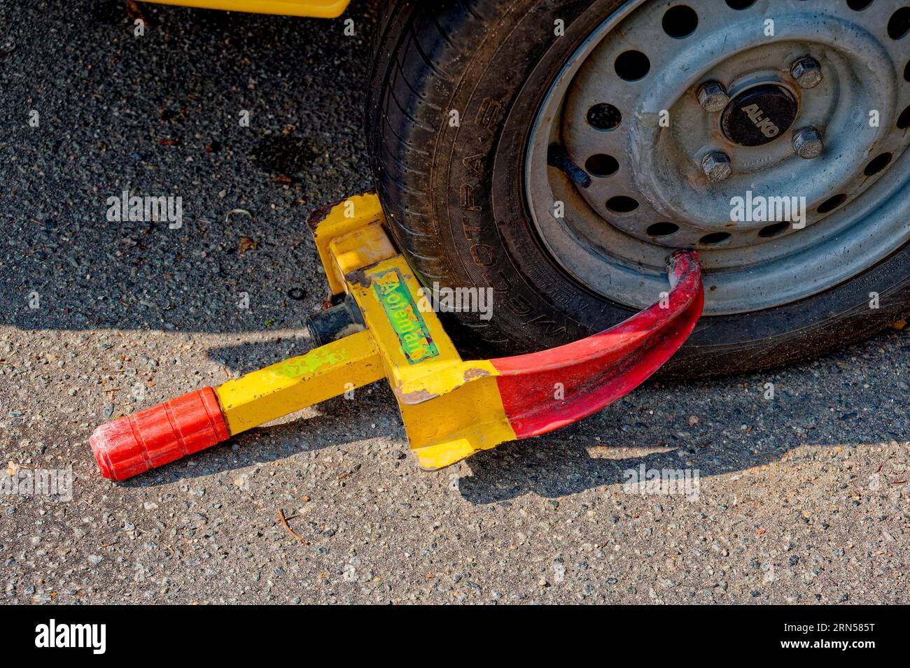 Immobilizer hi-res stock photography and images - Alamy