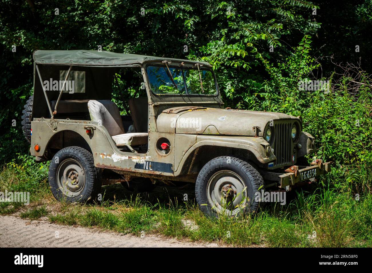 Rusty old jeep hi-res stock photography and images - Alamy