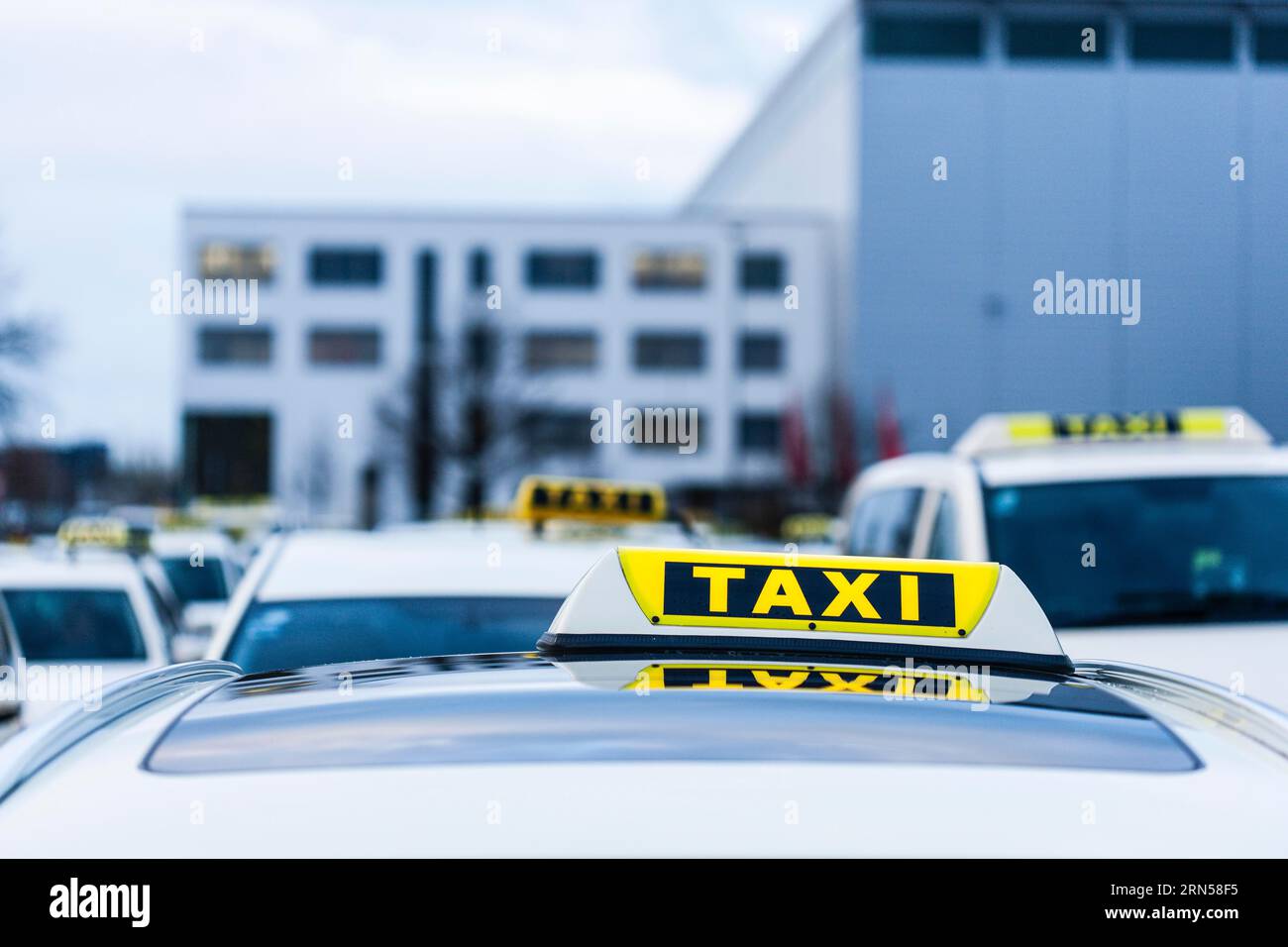 Airport taxi hi-res stock photography and images - Alamy