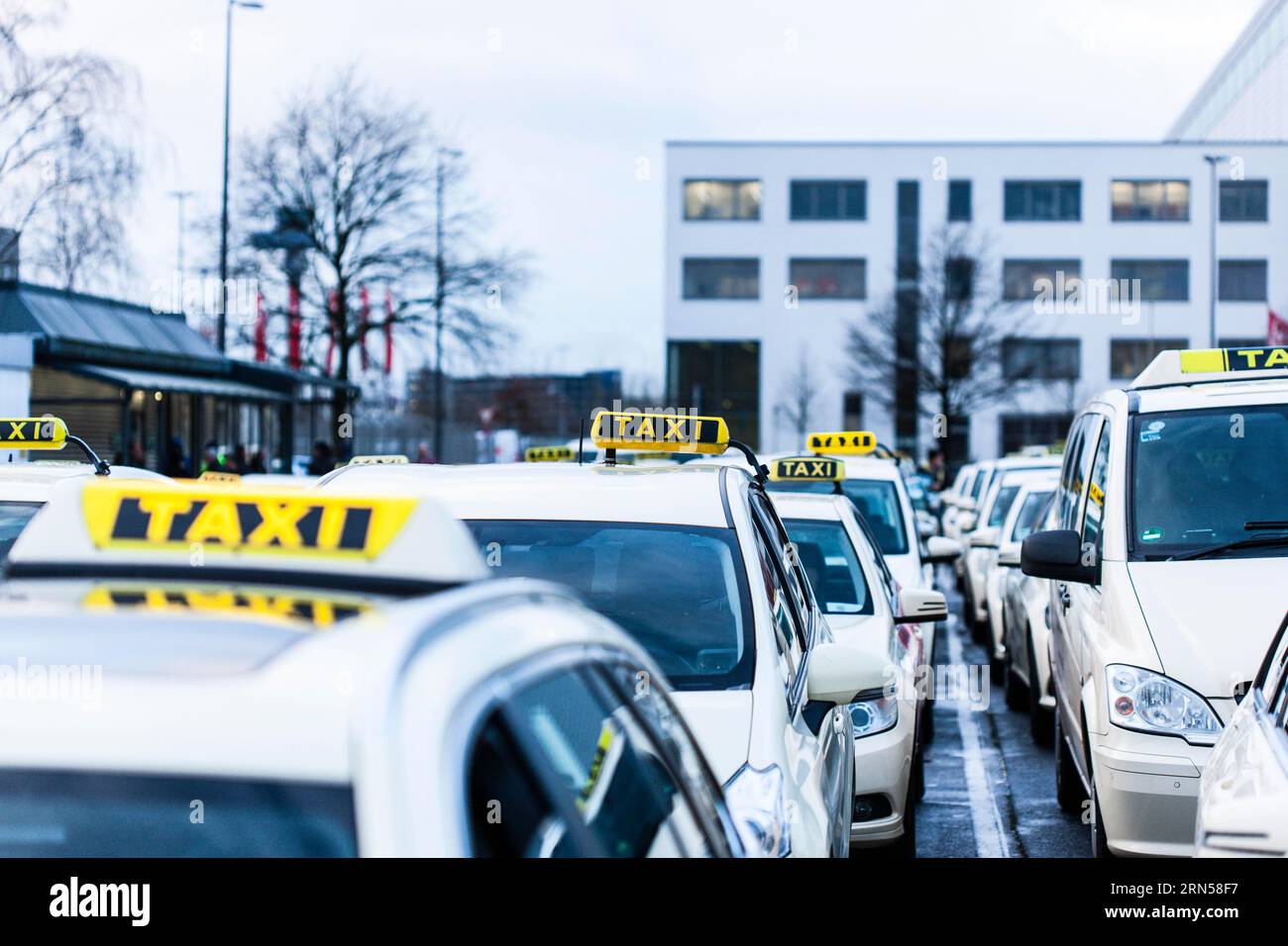 Row taxi stand hi-res stock photography and images - Alamy