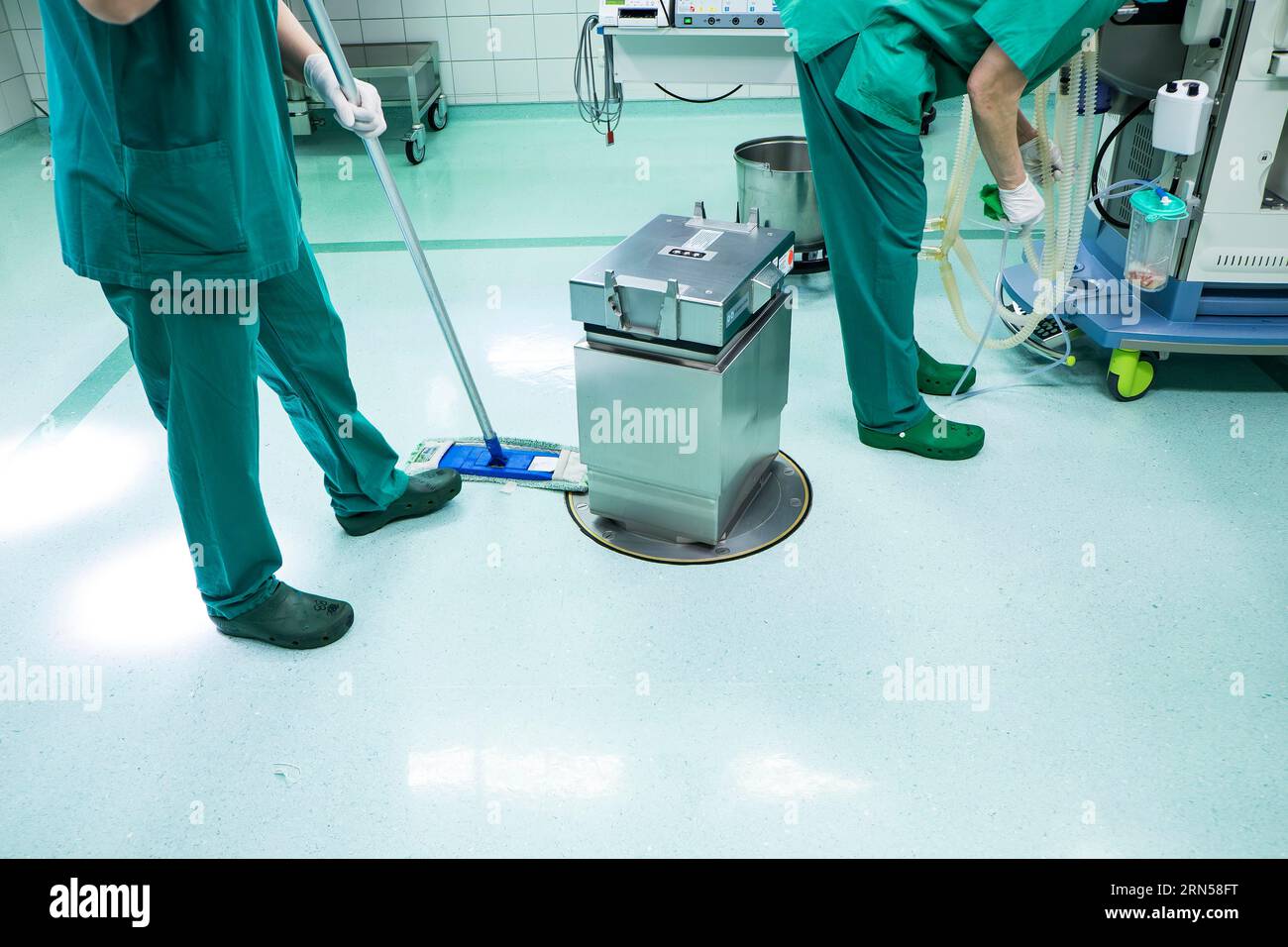 Healthcare cleaning hi-res stock photography and images - Alamy