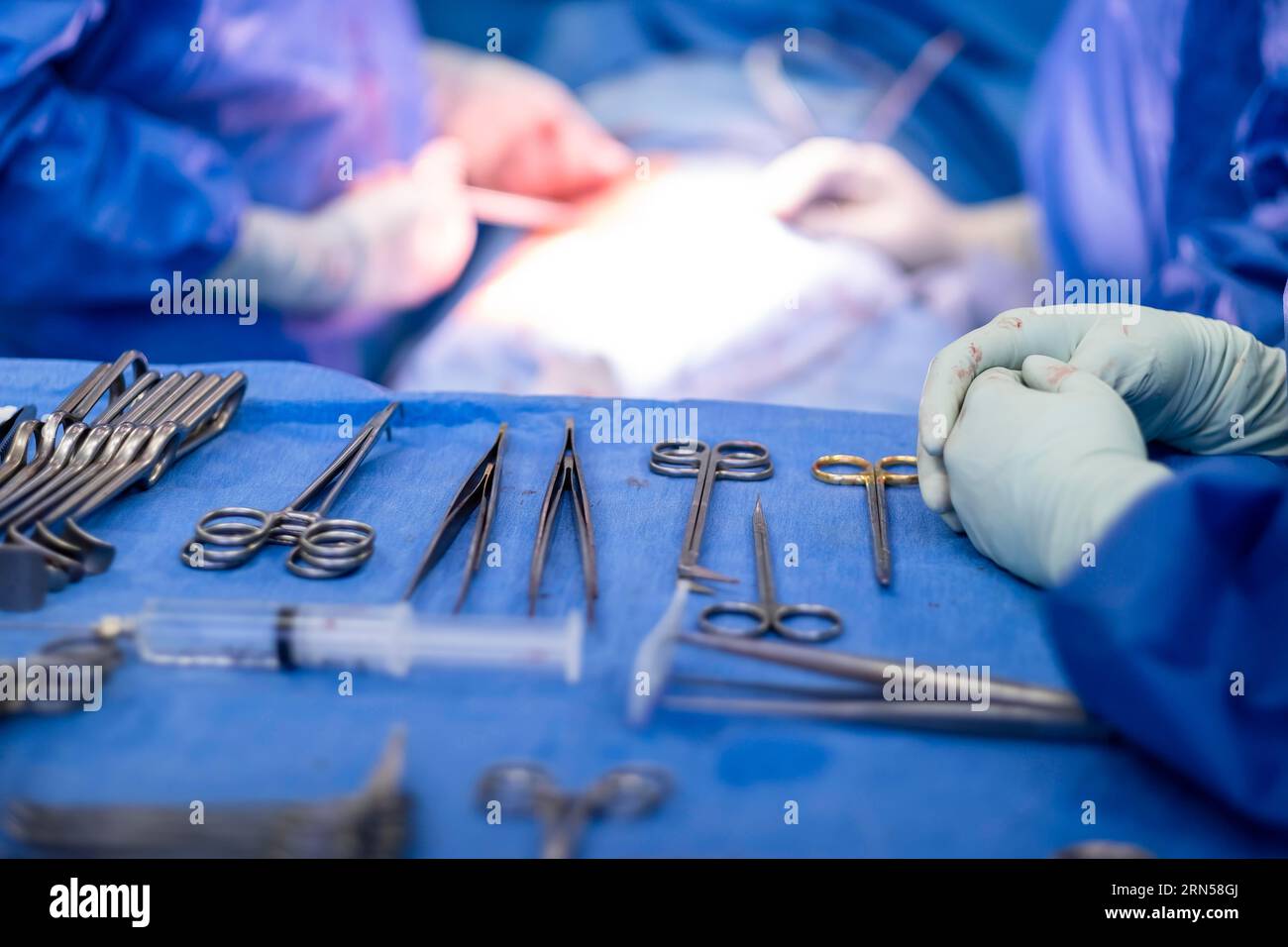 Surgical instrument table hi-res stock photography and images - Alamy