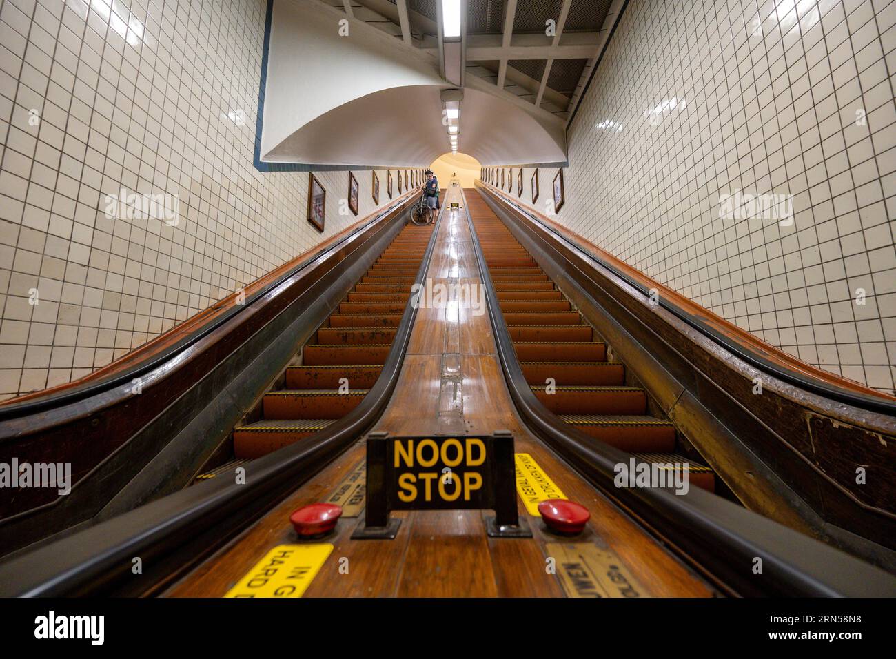 Sint Anna Tunnel, Voetganger Tunnel St Anna, St Anna Pedestrian Tunnel ...