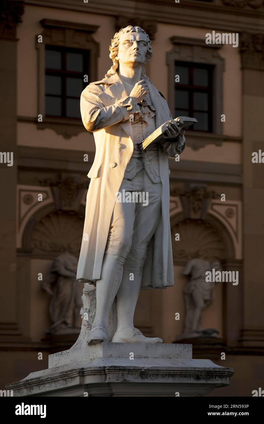 Schiller Monument, Friedrich von Schiller, Hessian State Theatre ...