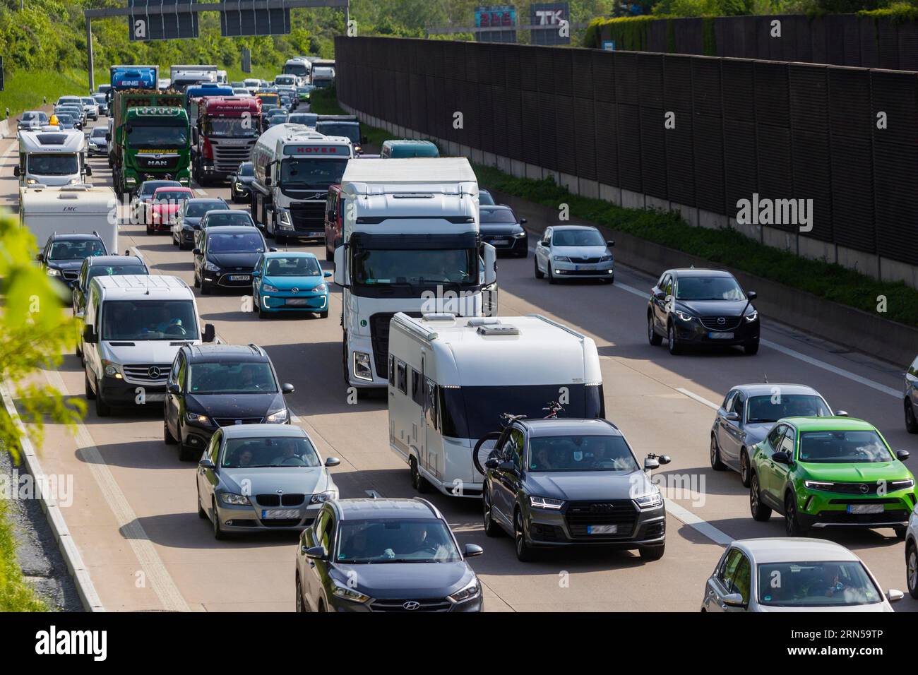 Slow-moving traffic on the A4 Stock Photo - Alamy