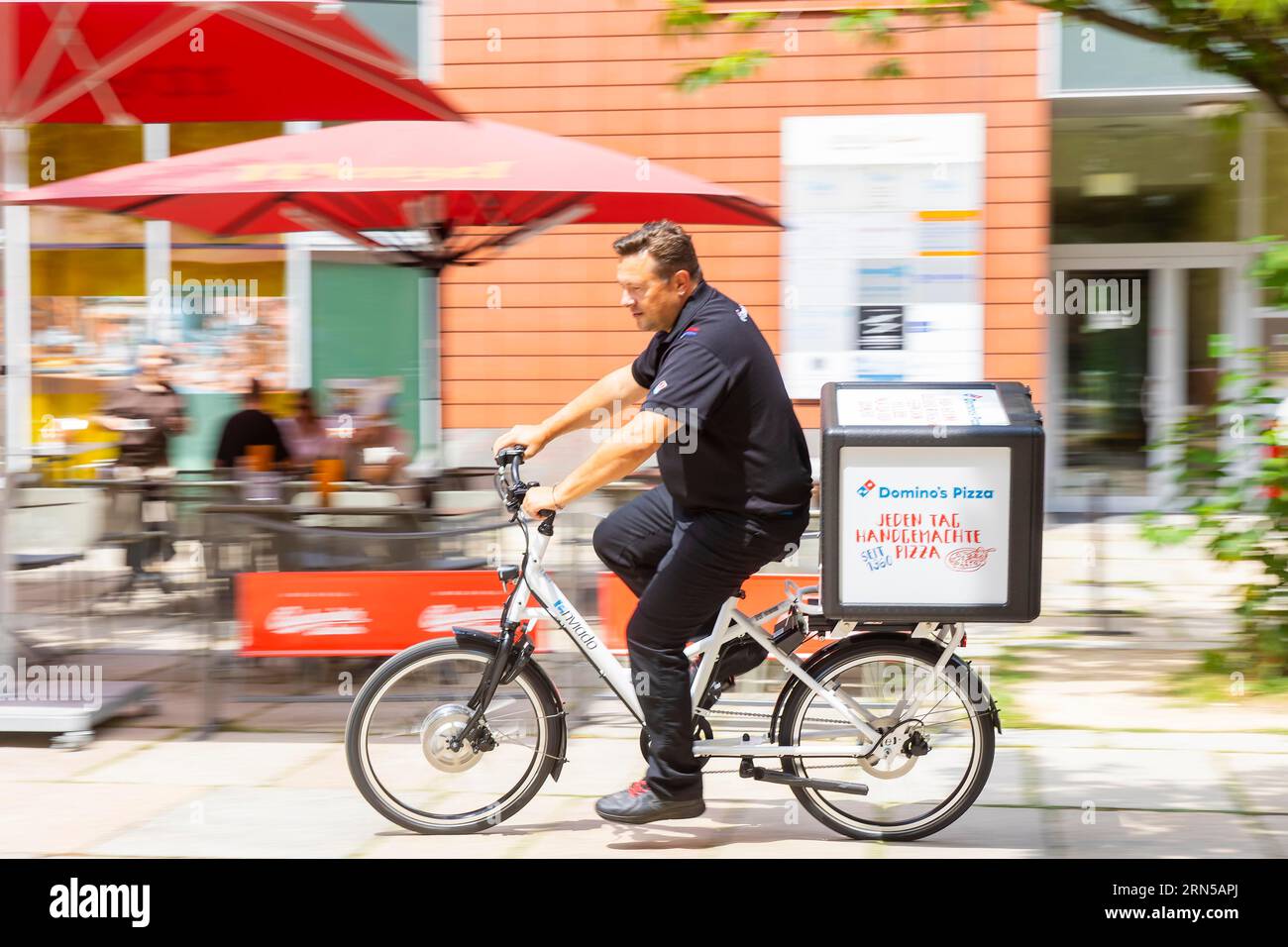Cycle bike people hi-res stock photography and images - Alamy