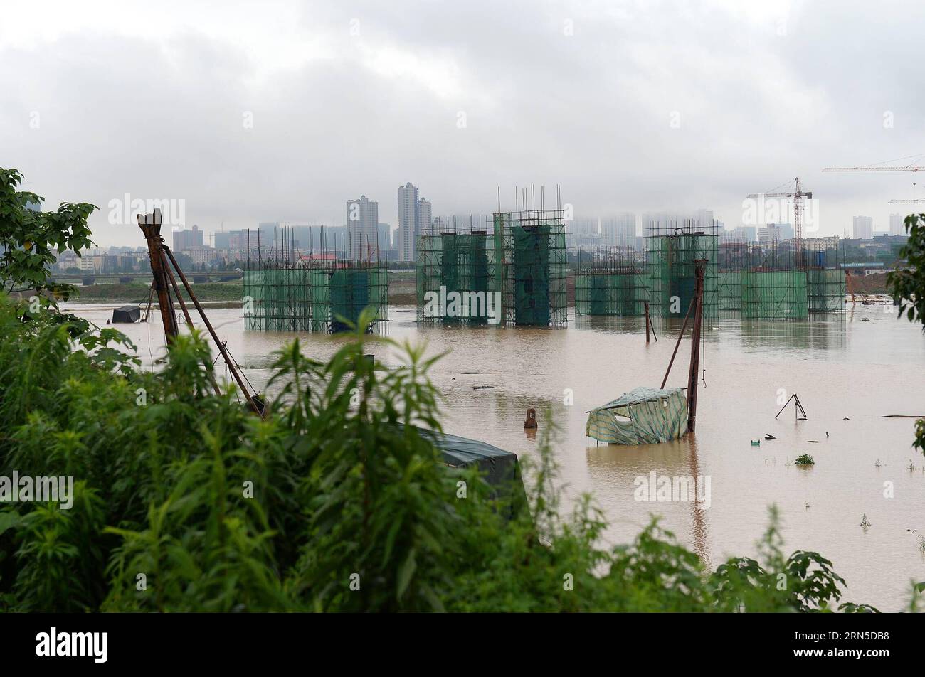 (150622) -- NANCHANG, June 22, 2015 -- A construction site is inundated ...