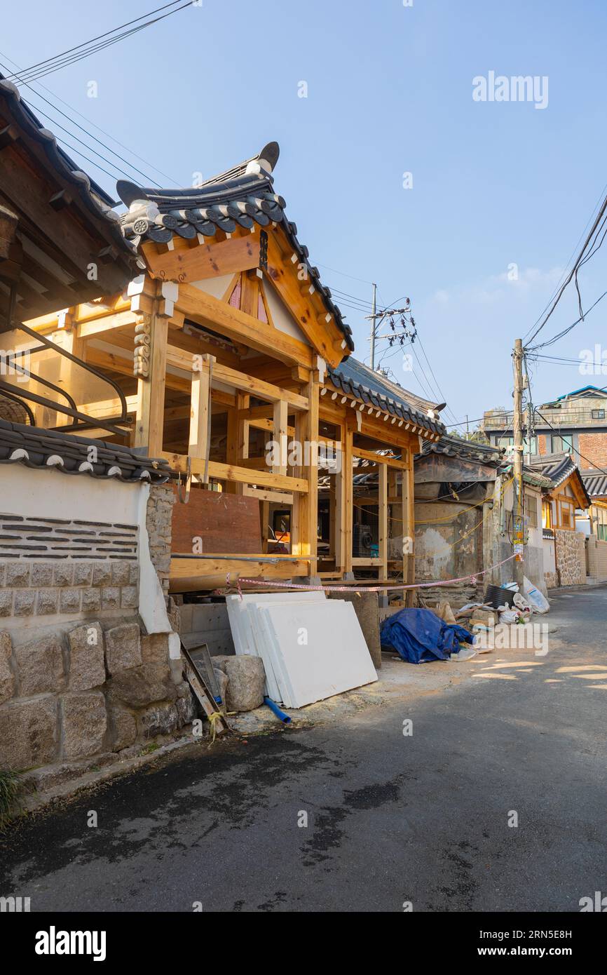 Restored hanok hi-res stock photography and images - Alamy
