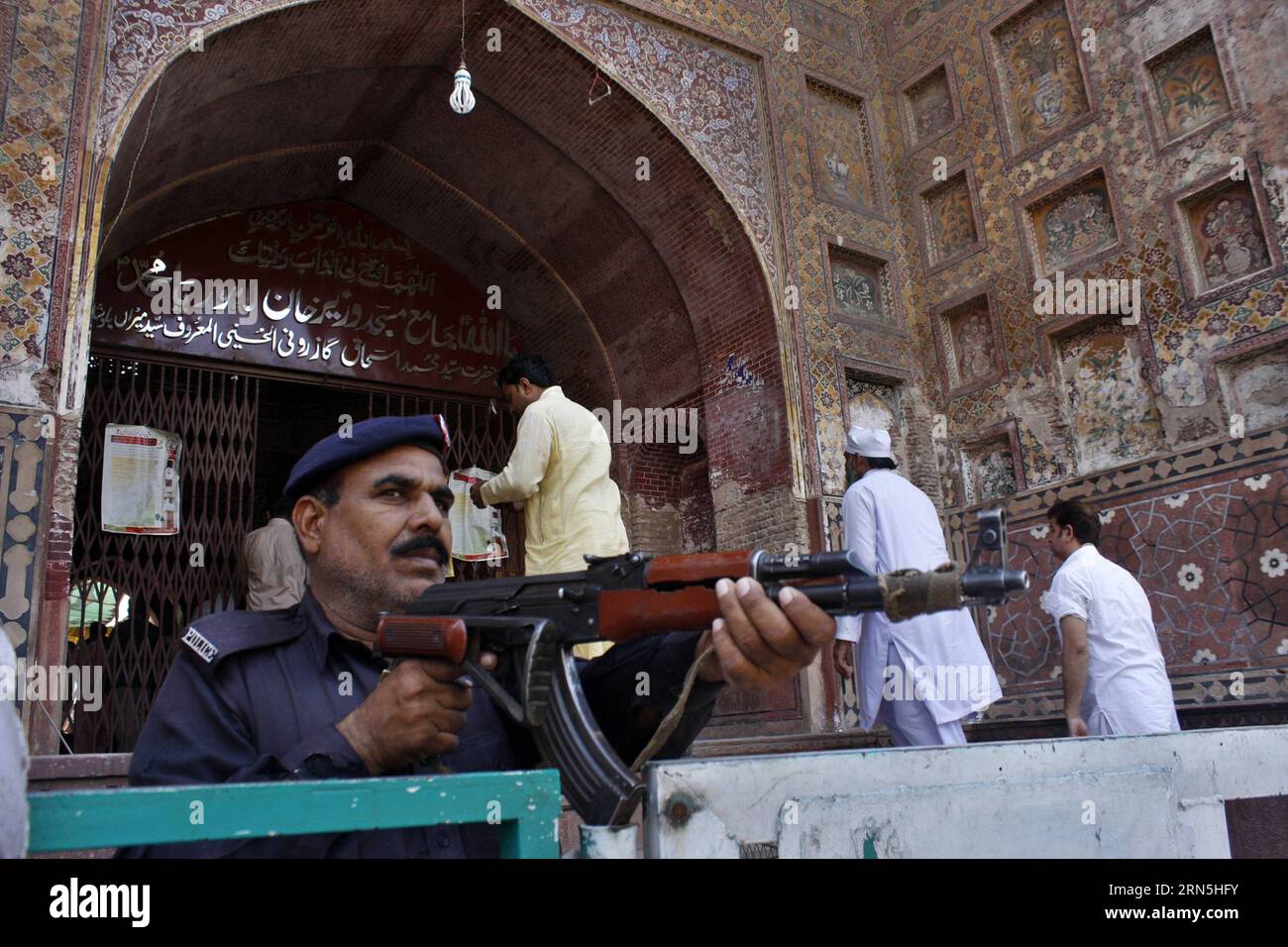 (150626) -- LAHORE, June 26, 2015 -- A policeman stands guard as ...