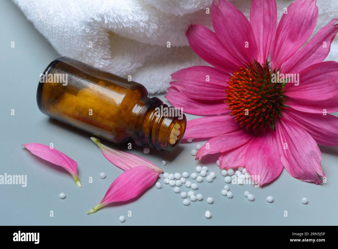 Flower scattering hi-res stock photography and images - Alamy