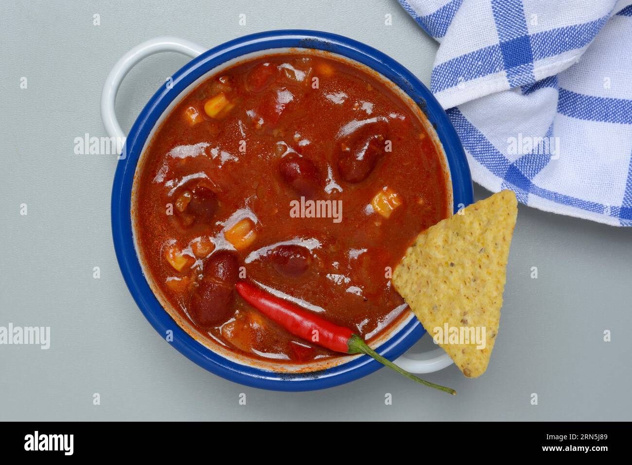 Chilli con carne, potted bean stew with taco Stock Photo - Alamy
