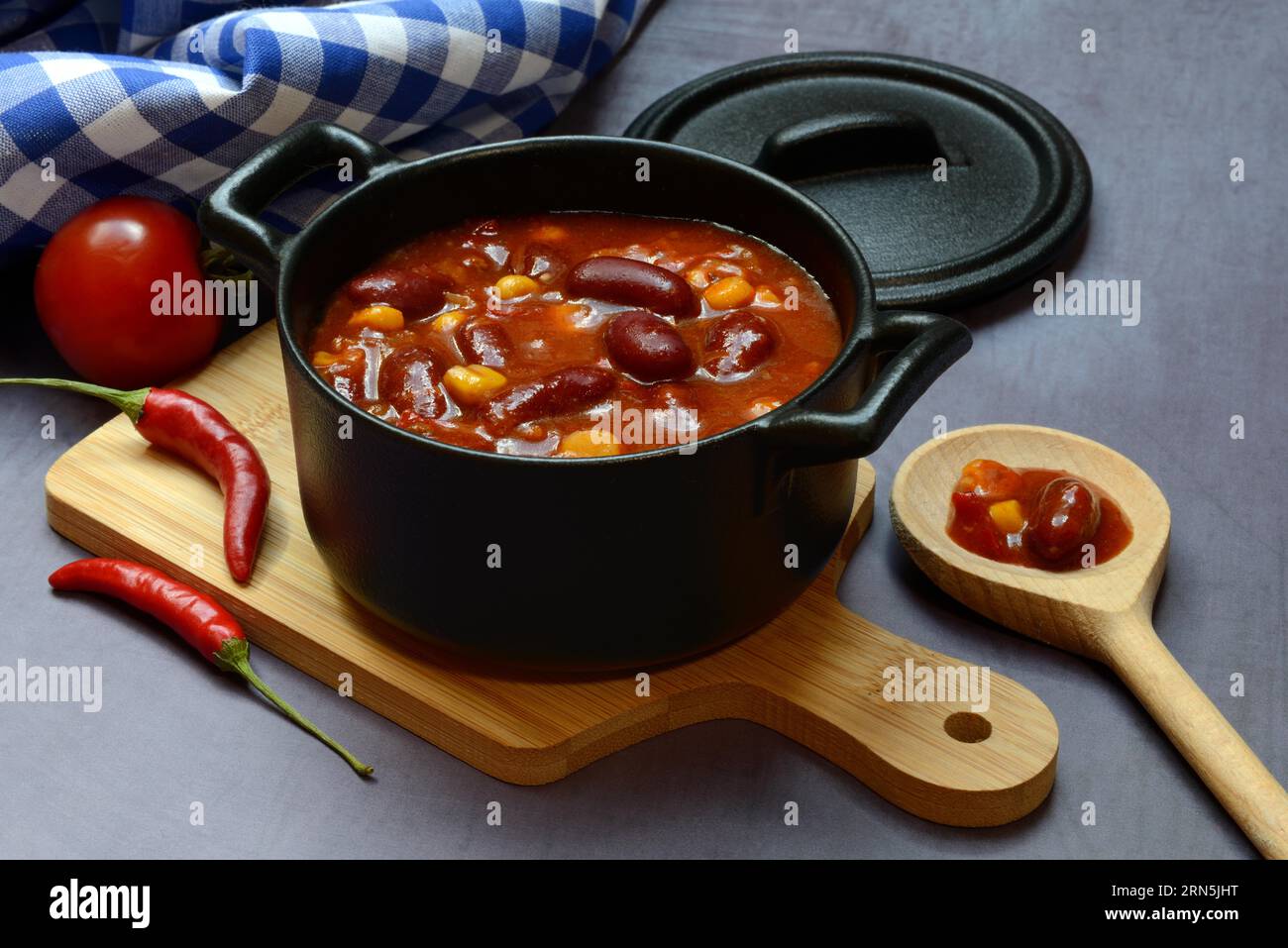 Beef chilli con carne hi-res stock photography and images - Alamy