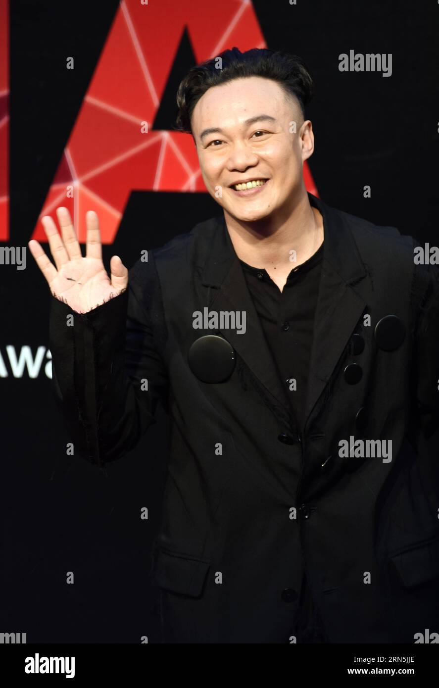 (150627) -- TAIPEI, June 27, 2015 -- Singer Eason Chan poses on the red ...