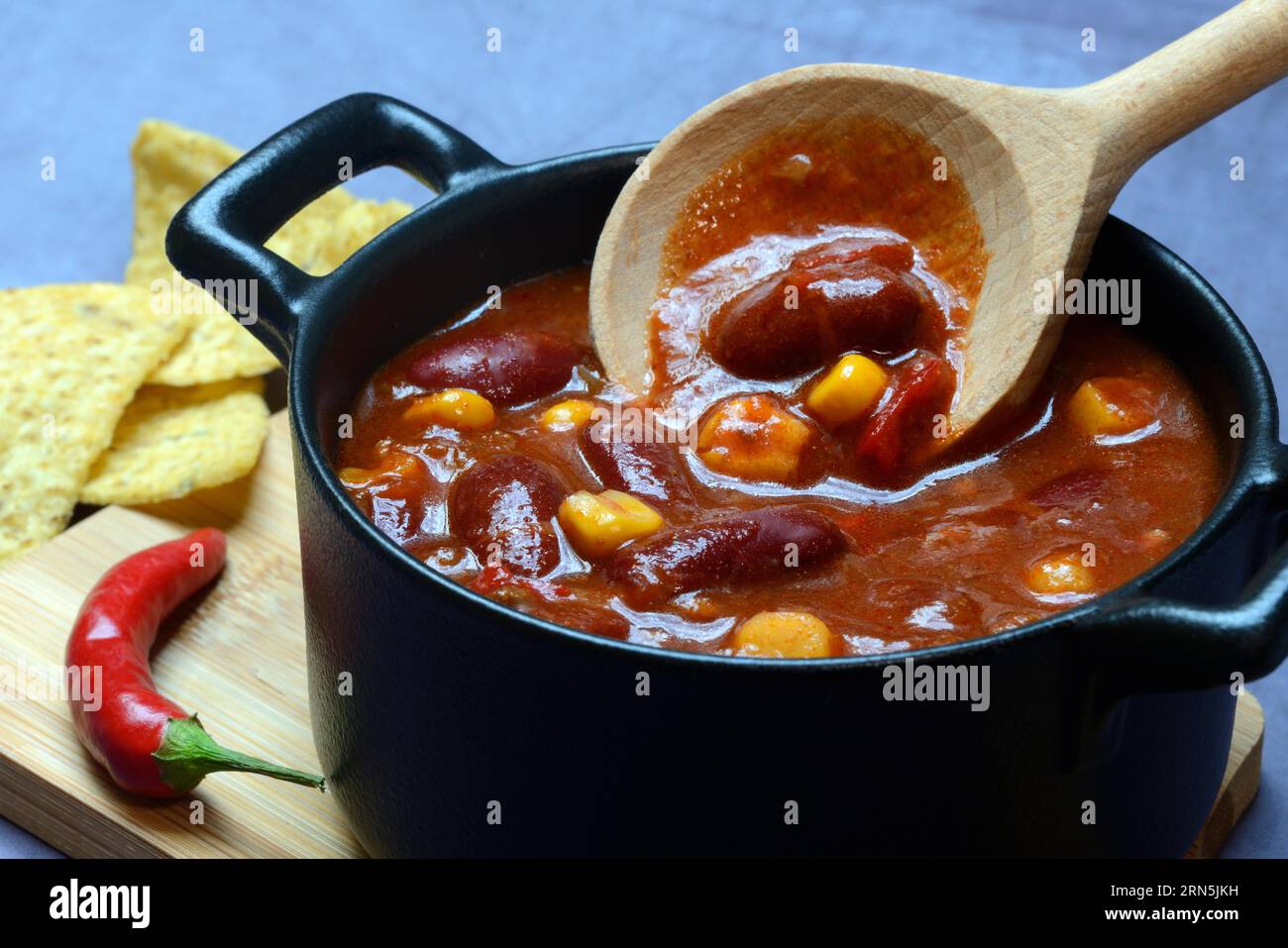Chilli con carne, bean stew in pots and chilli pepper Stock Photo - Alamy