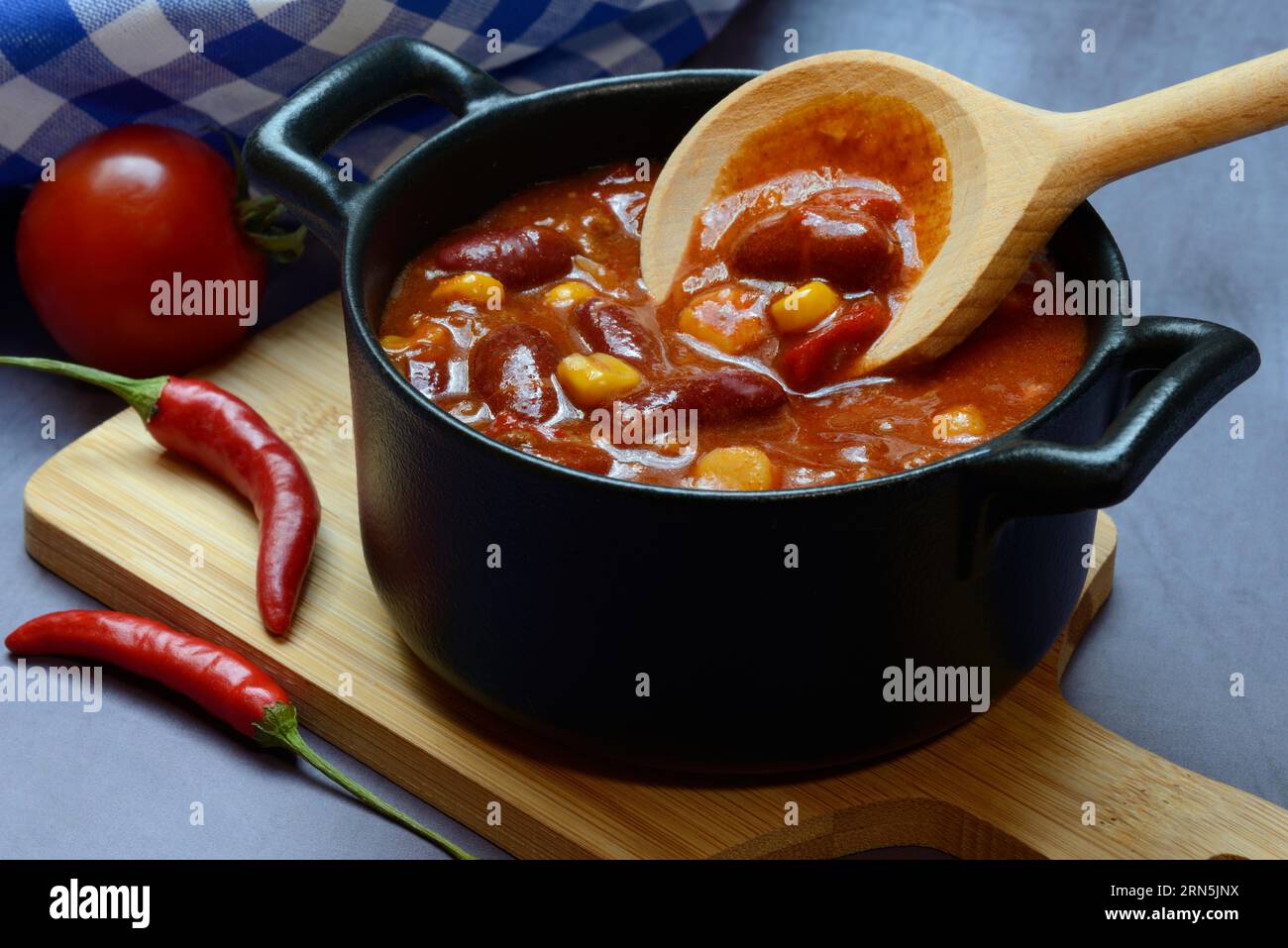 Beef chilli con carne hi-res stock photography and images - Alamy