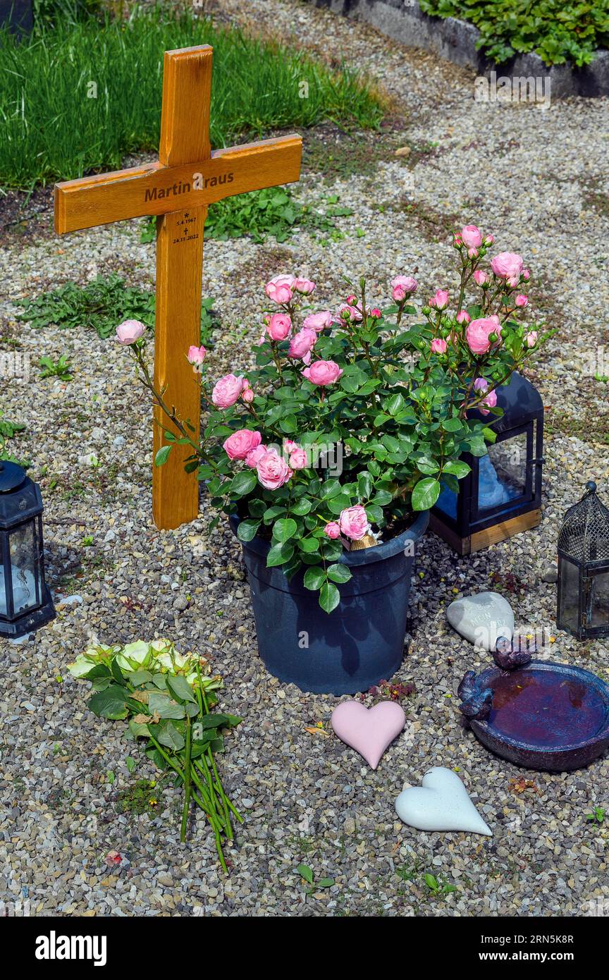 Plain grave hi-res stock photography and images - Alamy