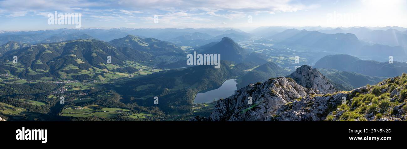 Alpine panorama, evening mood View from Scheffauer of Hintersteiner See ...