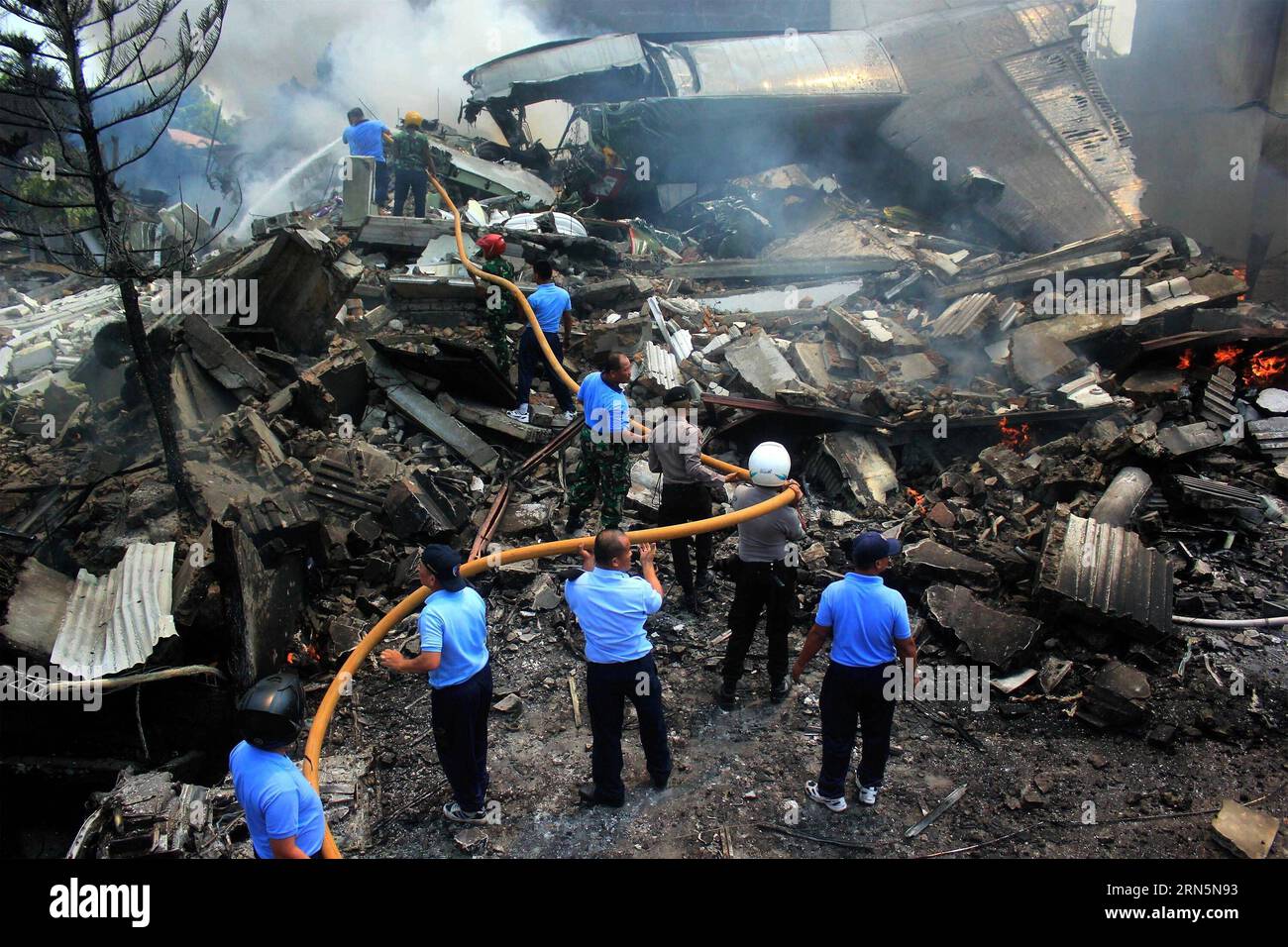 Two 130 hercules transport hi-res stock photography and images - Alamy