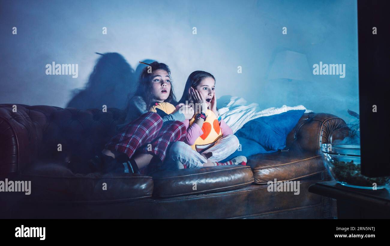 People watching scary movie hi-res stock photography and images - Alamy
