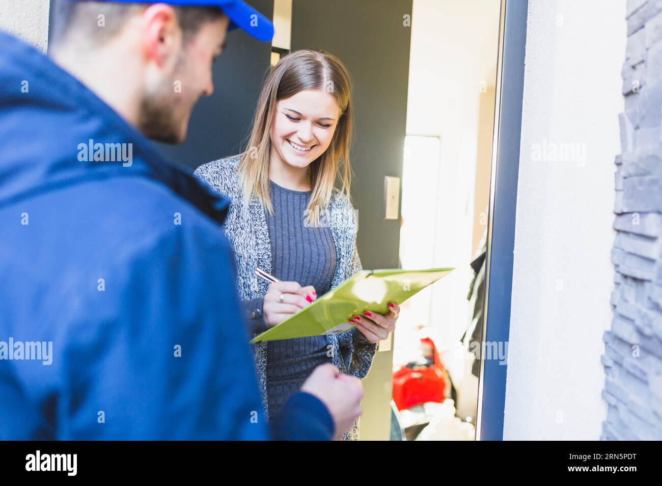 Signing paper hi-res stock photography and images - Alamy