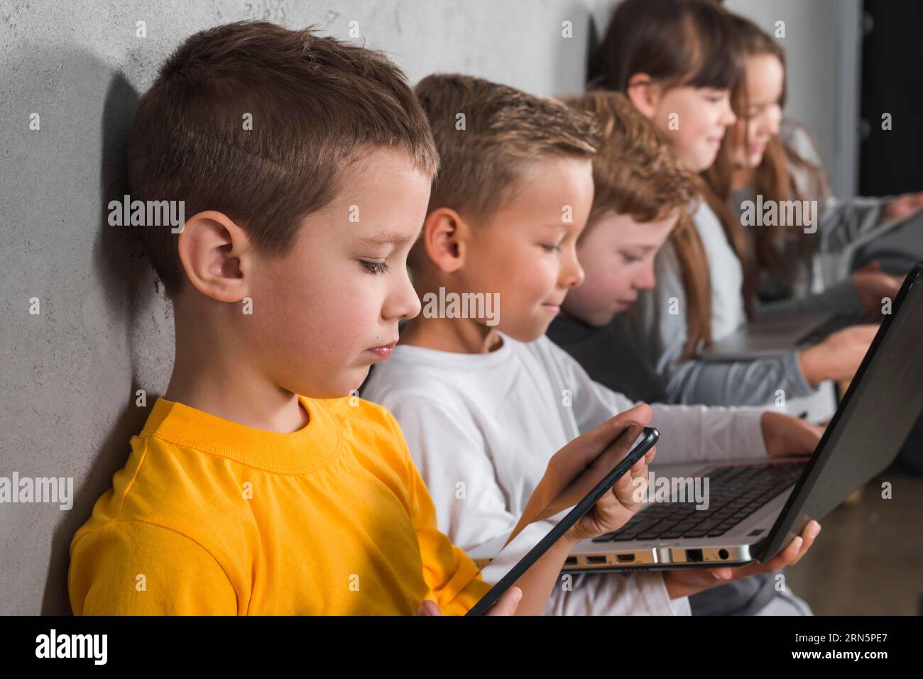 Electronic devices family hi-res stock photography and images - Alamy
