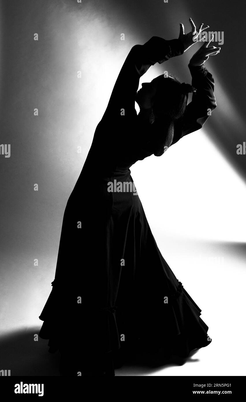 Black female dancer hi-res stock photography and images - Alamy