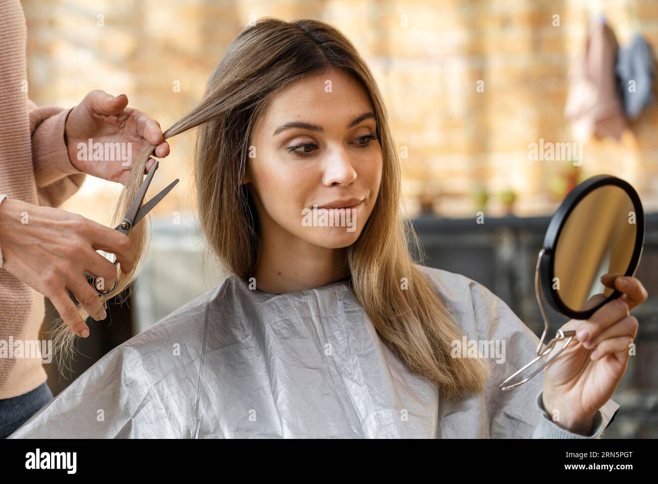 Getting hair cut at home hi-res stock photography and images - Alamy