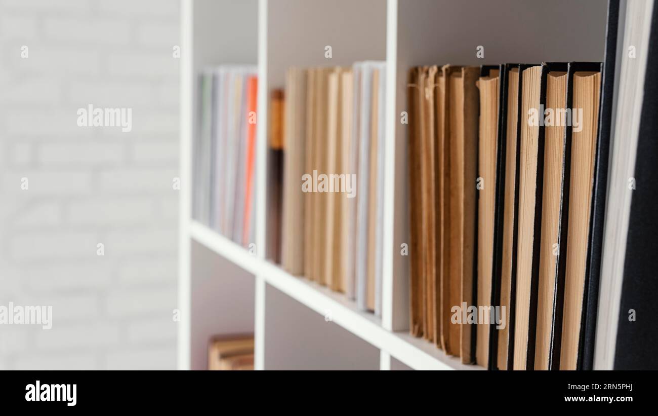 Mahogany shelf hi-res stock photography and images - Alamy