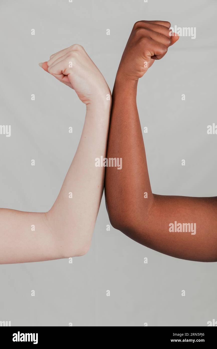 Dark skinned women hi-res stock photography and images - Alamy