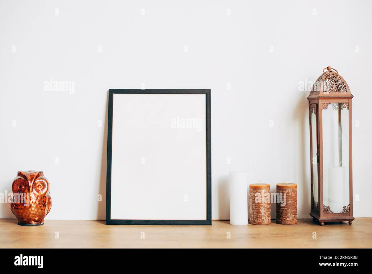 Empty picture frame decorated hi-res stock photography and images - Alamy