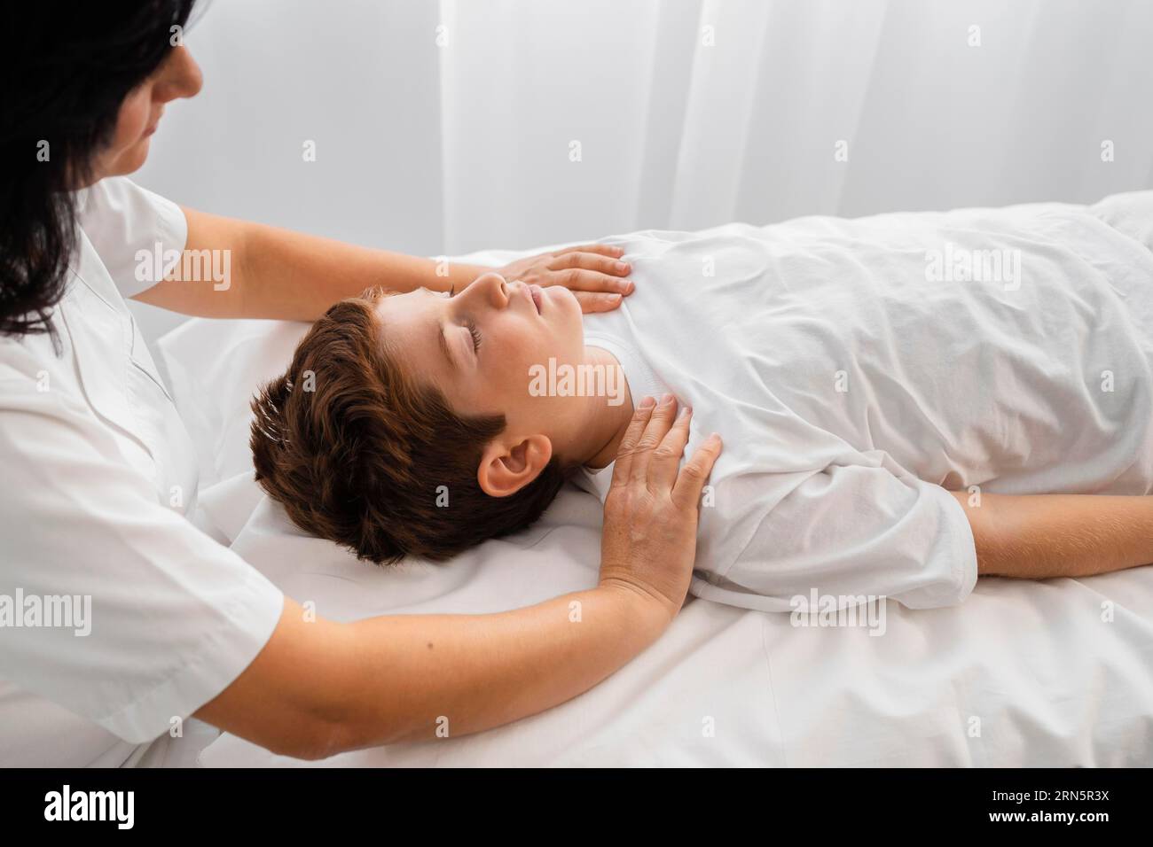 Osteopathist hi-res stock photography and images - Alamy