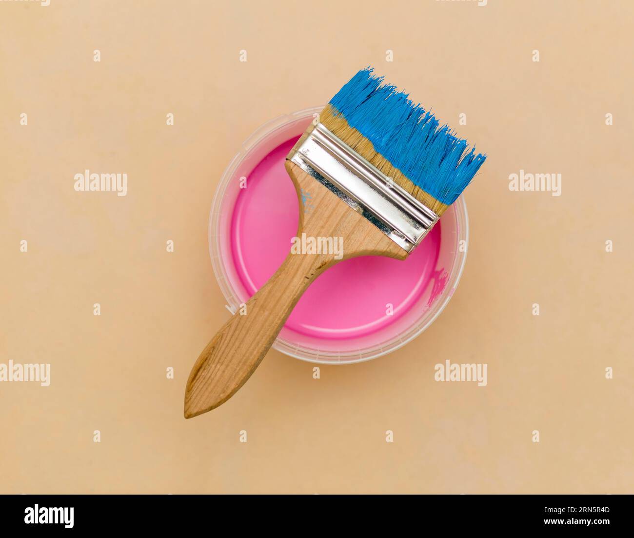 Paint bucket brush view hi-res stock photography and images - Alamy