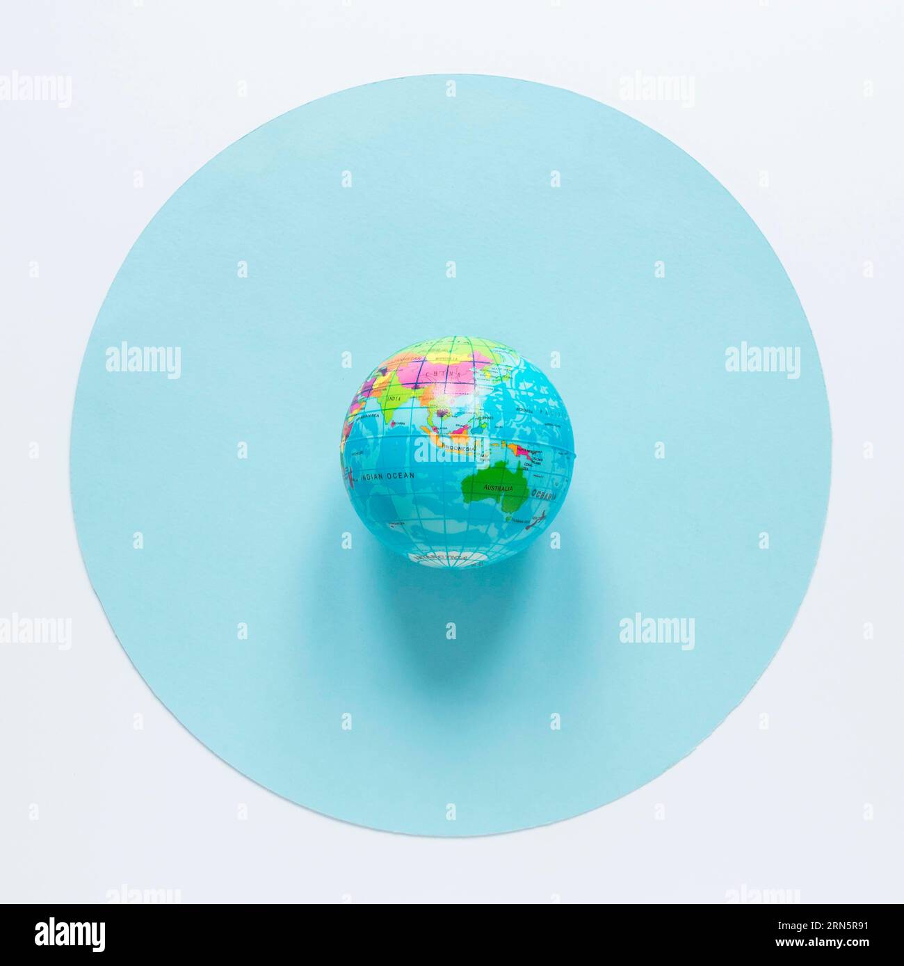 Flat lay globe circle Stock Photo - Alamy