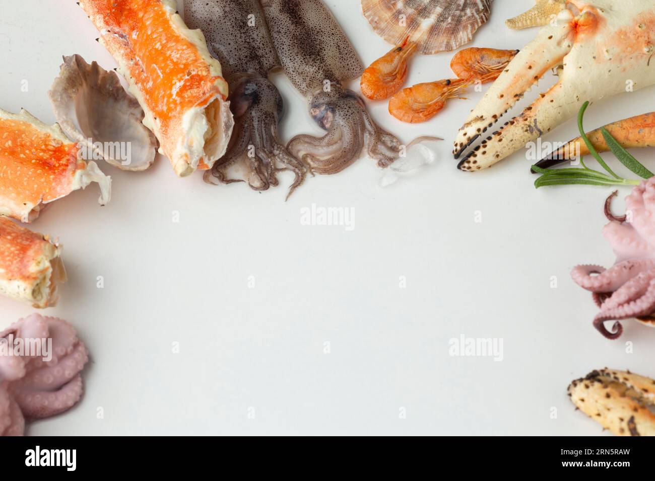 Mixed raw seafood pot hi-res stock photography and images - Alamy