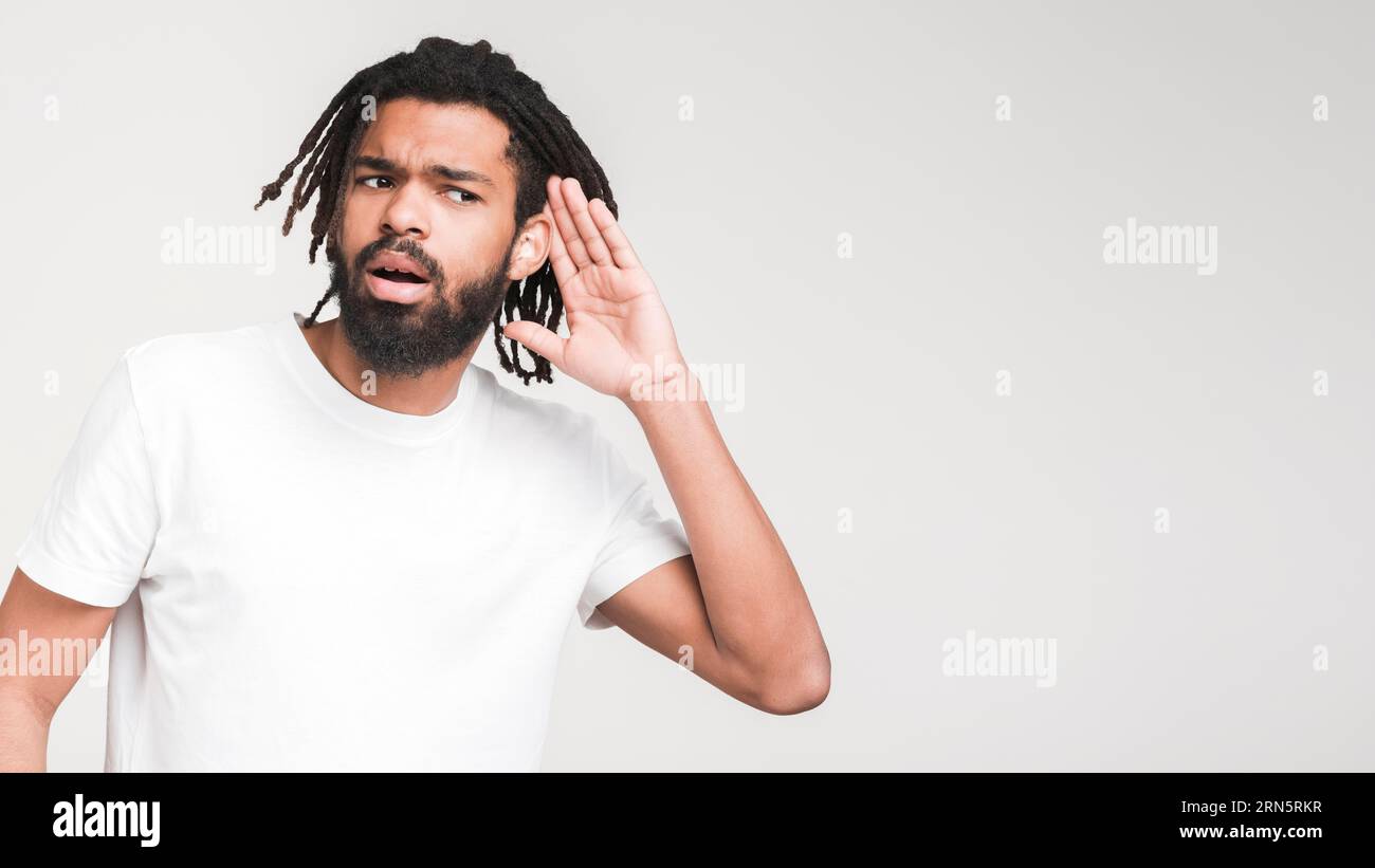 Man gesturing cant hear sign Stock Photo - Alamy
