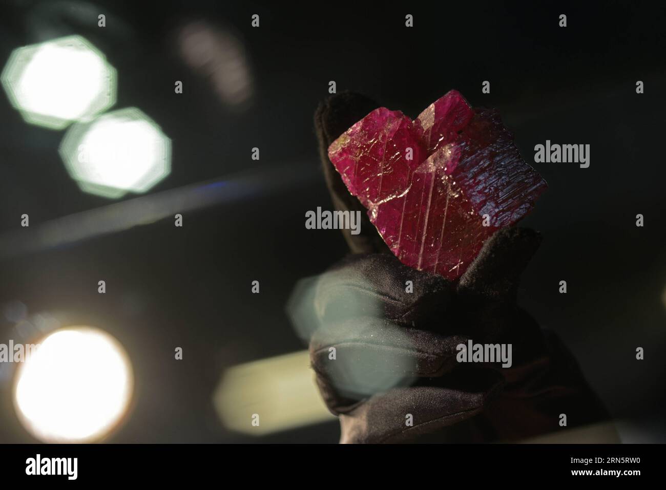 (150702) -- SINGAPORE, July 2, 2015 -- A model presents a 950-ct ...