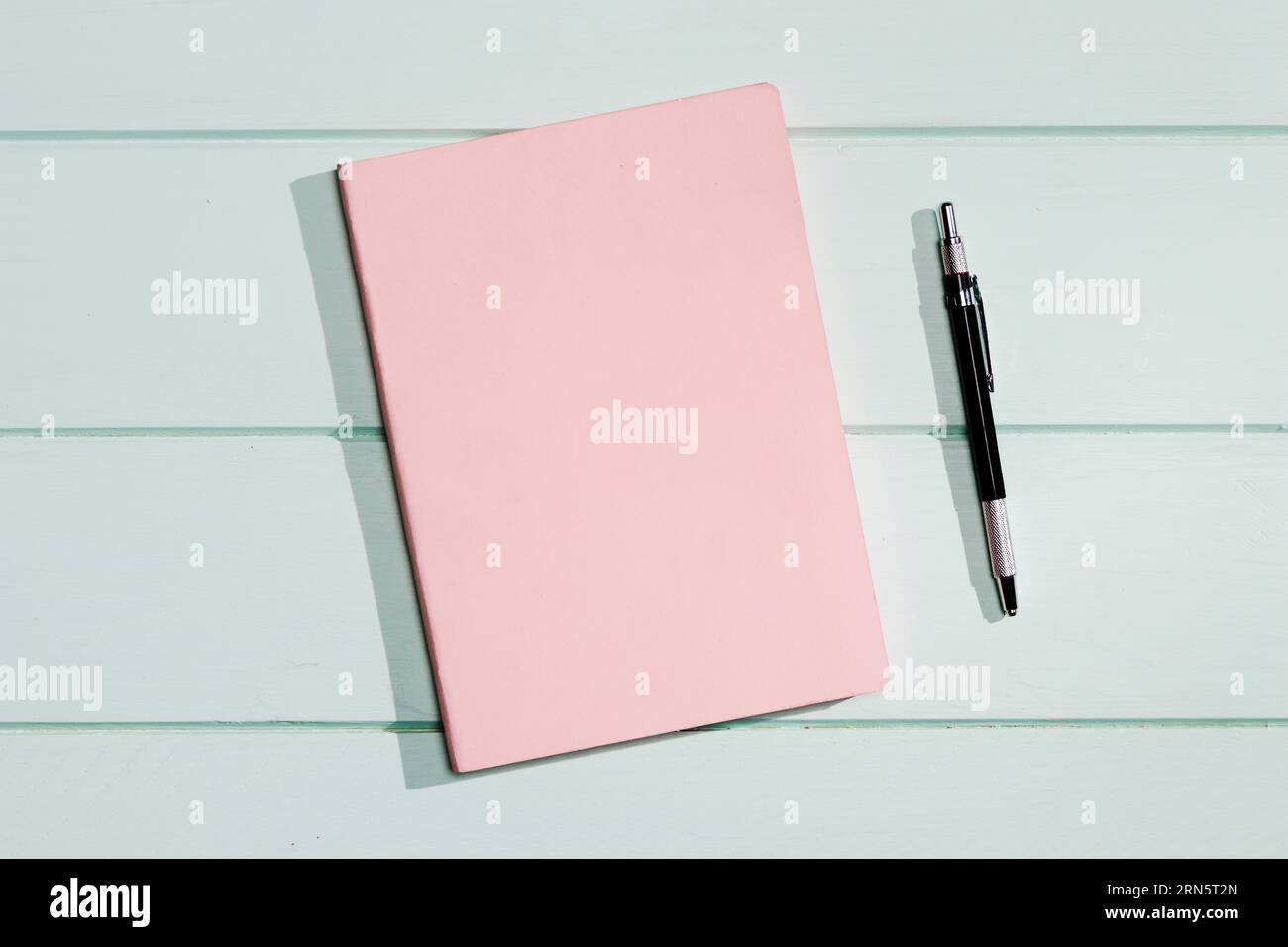 Smartwatch desk hi-res stock photography and images - Alamy