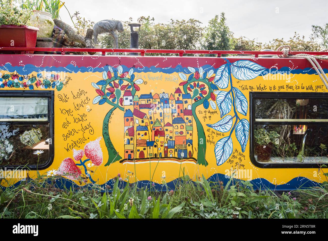 Tilly flood narrowboat hi-res stock photography and images - Alamy