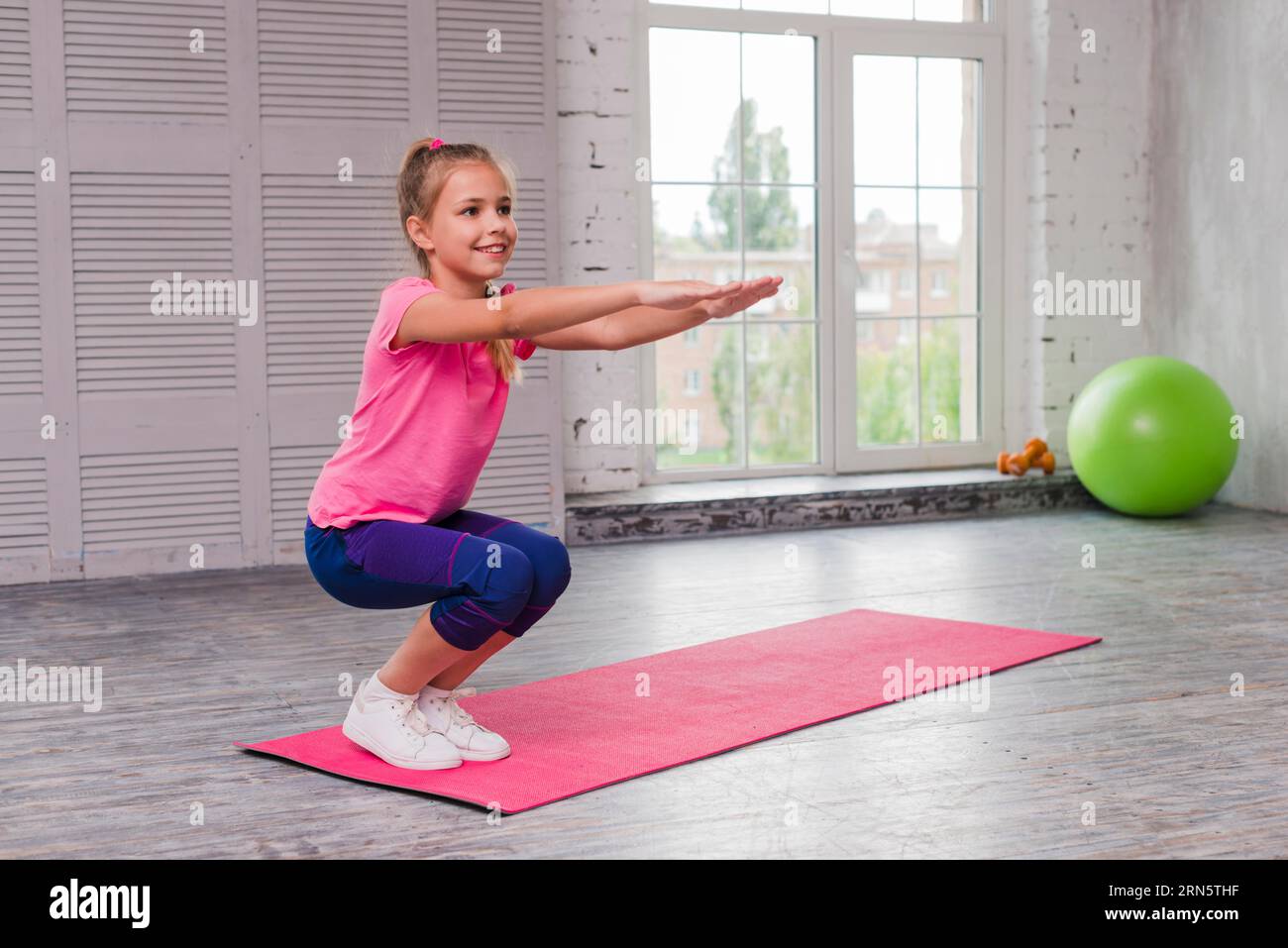 Girl crouch hi-res stock photography and images - Alamy