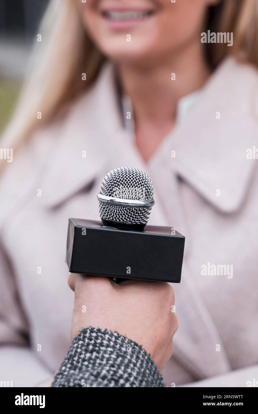 Close up journalist microphone Stock Photo - Alamy